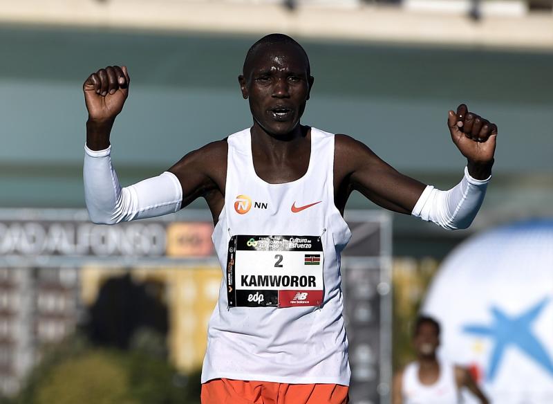 Fotos: Línea de meta del Maratón de Valencia 2021: así ha sido el final ...