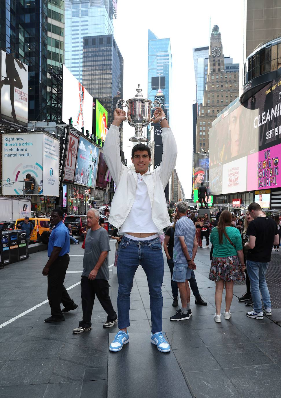 Fotos: Alcaraz presume de trofeo en Times Square | Las Provincias